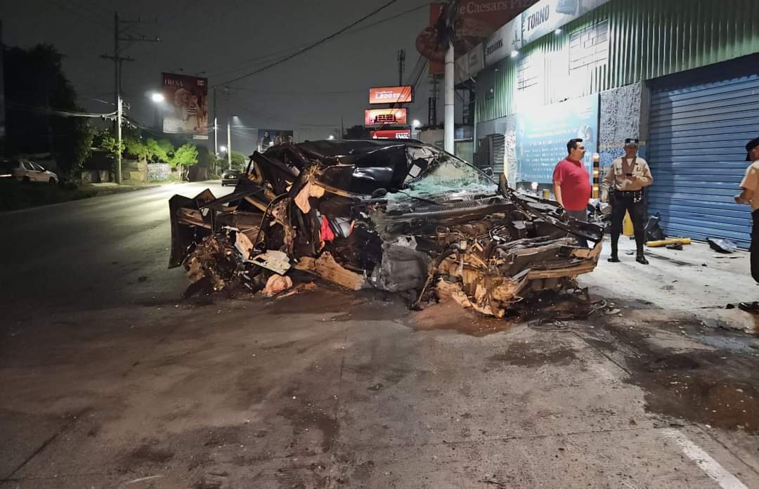 ASÍ QUEDÓ EL VEHICULO CHOCADO QUE MANEJABA UN BORRACHO EN LA PANAMERICANA
