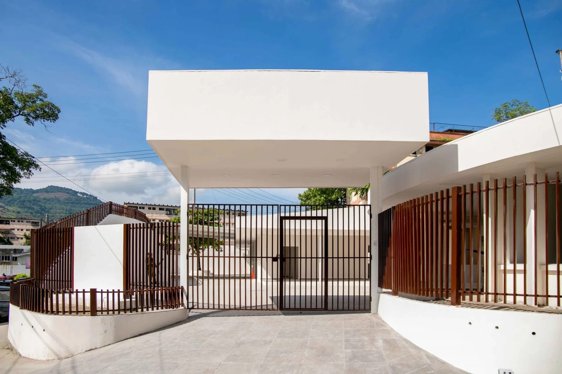 GOBIERNO RECONSTRUYE EN SAN SALVADOR PARVULARIA MARTA CARBONELL DE QUITEÑO