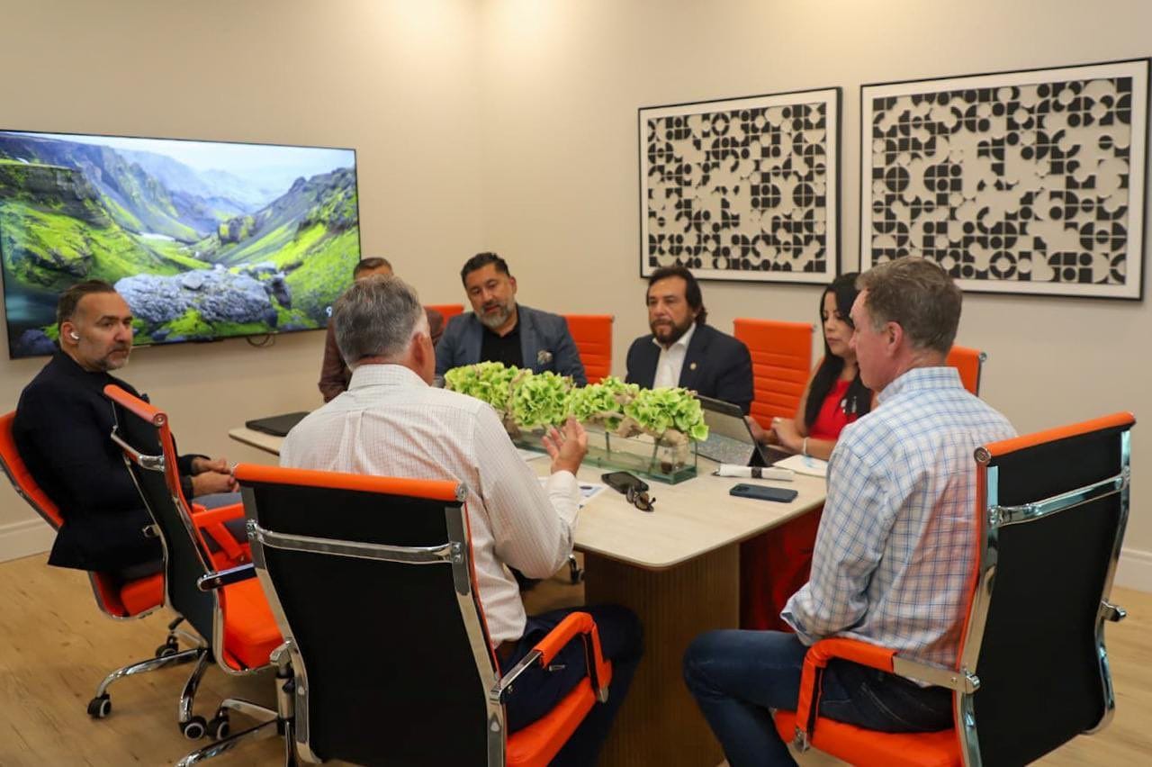 VICEPRESIDENTE ULLOA SE REÚNE EN LAS VEGAS EN BUSCA DE NUEVAS ALIANZAS INDUSTRIALES