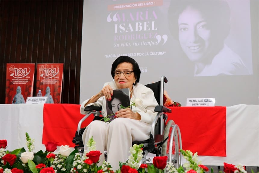UES RINDE HOMENAJE A MARÍA ISABEL RODRÍGUEZ CON PRESENTACIÓN DE LIBRO